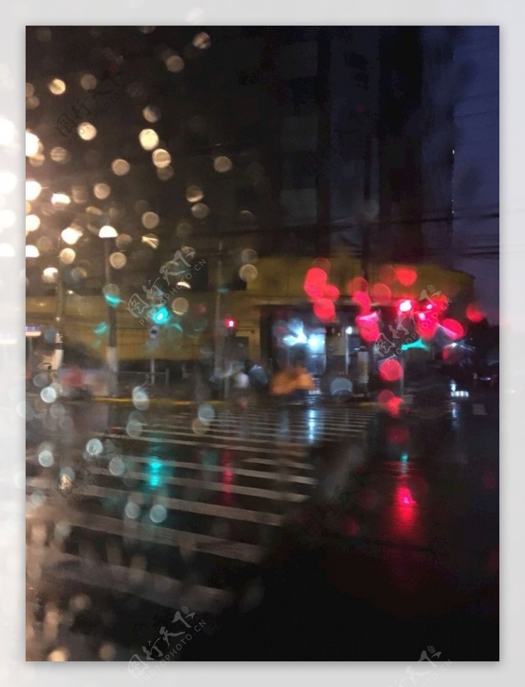 雨天的夜晚图片素材-编号29796614-图行天下