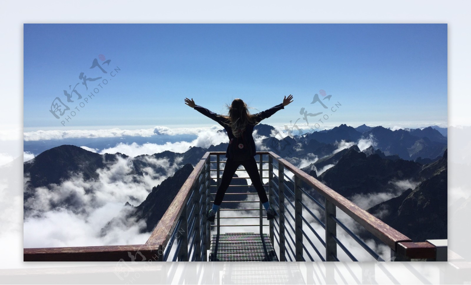 雪山背影张开双臂摄影图片素材-编号38257154-图行天下